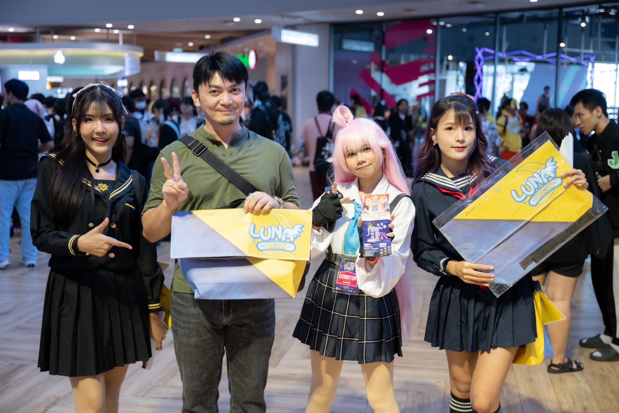 LUNA ORIGIN ฉีกกฎวงการเกม จัดรถแห่กลางกรุง ฉลองเซิร์ฟใหม่ LOCUS ของ ...