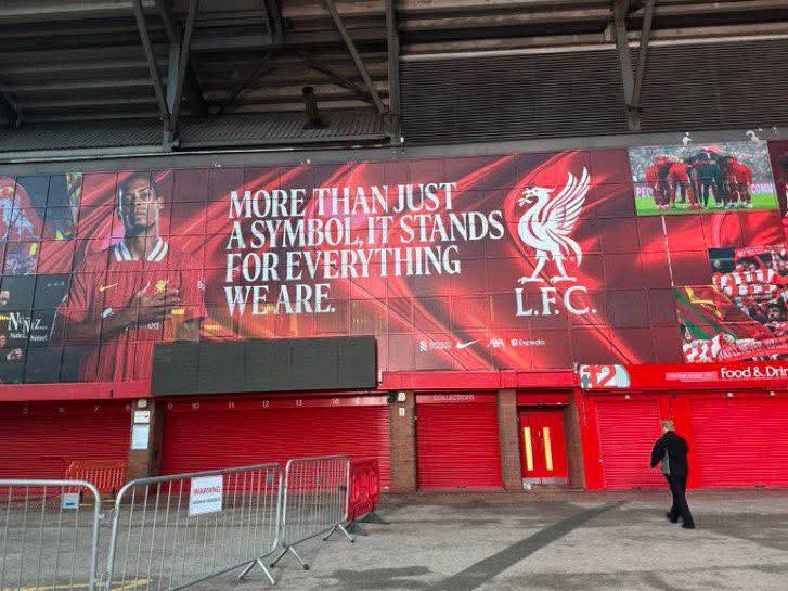 [LFC] อัพเดตล่าสุด ภาพนอกสนามแอนฟิลด์ที่มีการเปลี่ยน Display เมื่อวานนี้