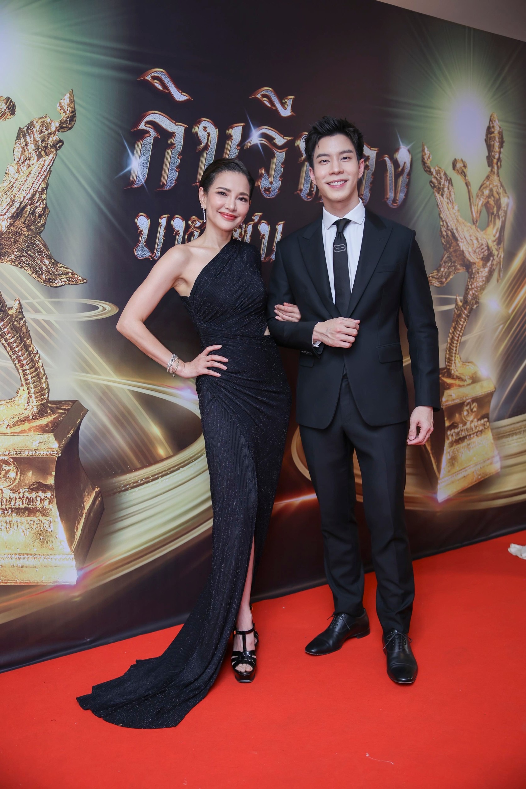 ยิ่งใหญ่ กินรีทอง มหาชน ครั้งที่ 9 ‘นัท มีเรีย-อ้อม พิยดา-นุ๊กธนดล’ นำทัพรับรางวัลทรงคุณค่า ...